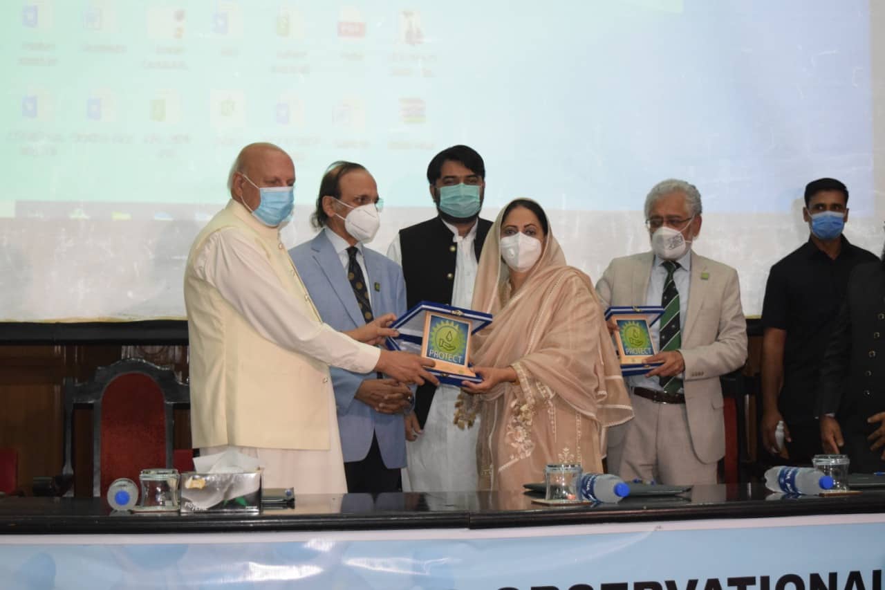 Dr Shehla Javed, CEO AMC Received Sheild From Governor Punjab For ...